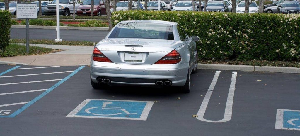 ¿Por qué Steve Jobs manejaba un Mercedes SL 55 AMG sin placas?