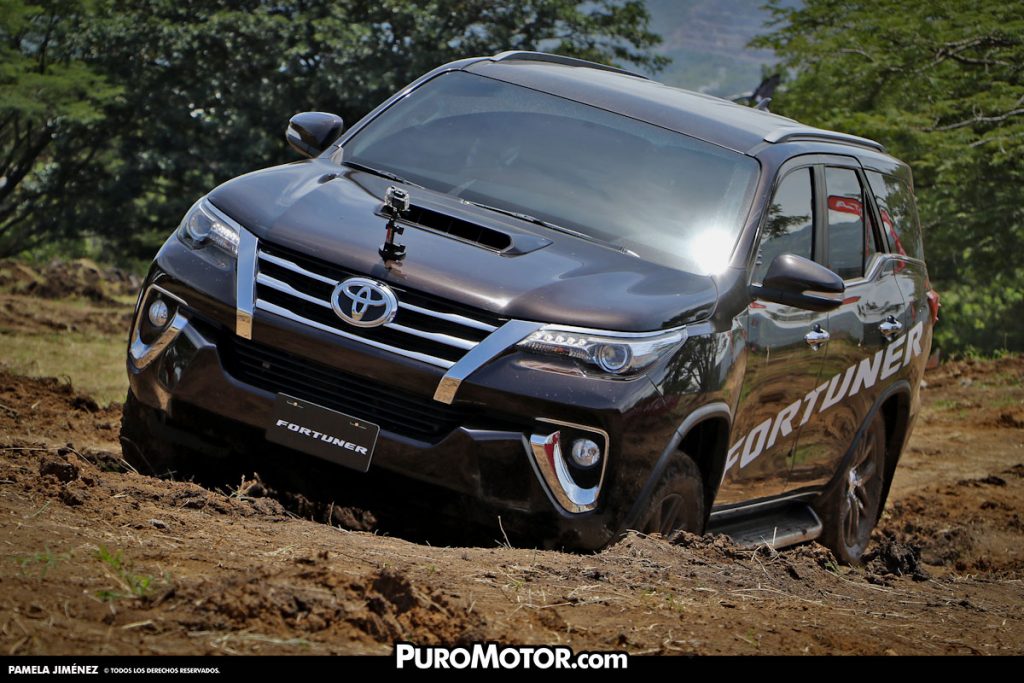 Toyota Fortuner demuestra su desempeño off road