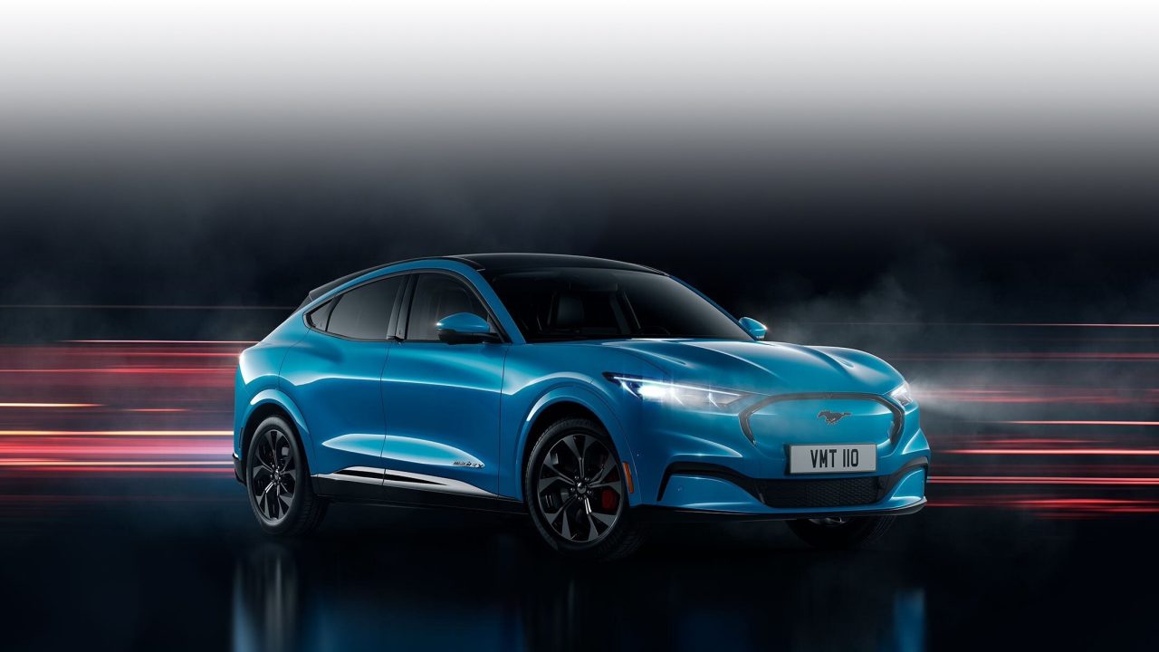 ford-cx727-eu-cx727_49197_34_front_wooden_building_02_lhd-16×9-2160× ...