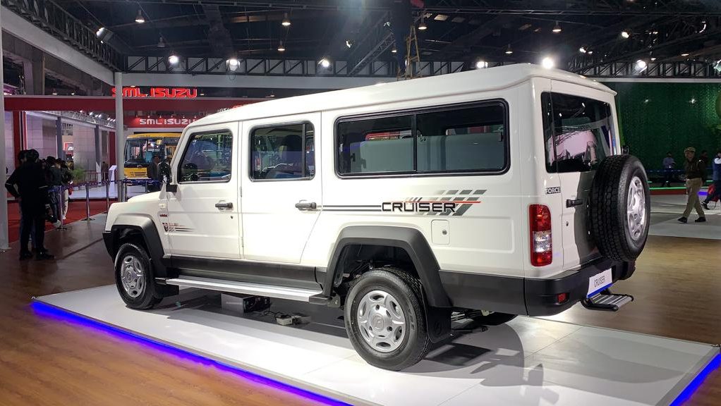 Conozca este particular 4x4 indio con espacio para 12 personas