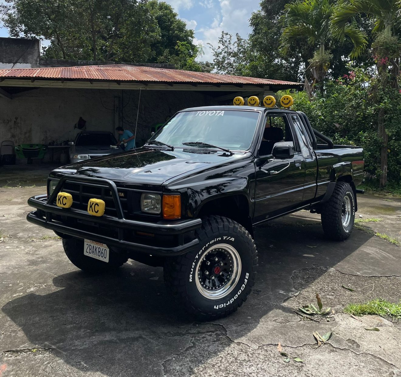 El Hilux 22R de Volver al Futuro que vive en Costa Rica