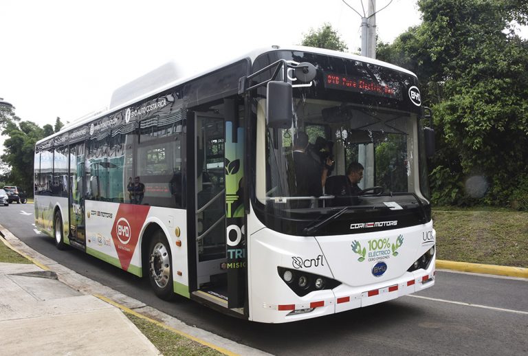 ¡Transporte verde! Inauguran primera ruta pública con buses eléctricos