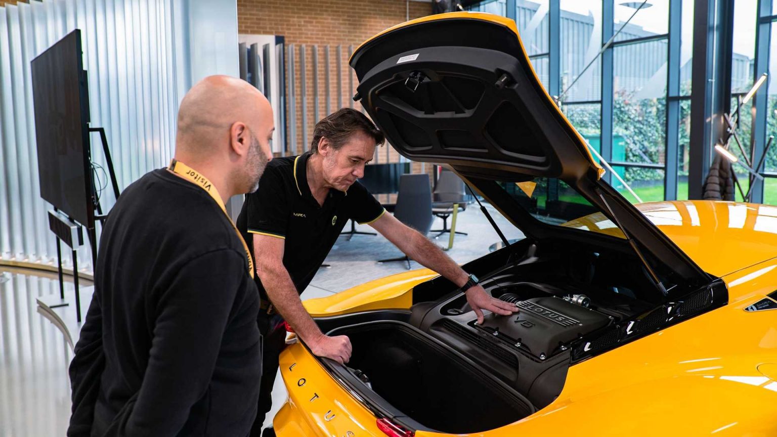 Tour gratis a la fábrica al comprar un Lotus Emira – Puro Motor